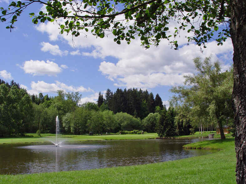 Golfplatz in Kärnten: Golfanlagen Moosburg – Pörtschach am Wörthersee ...